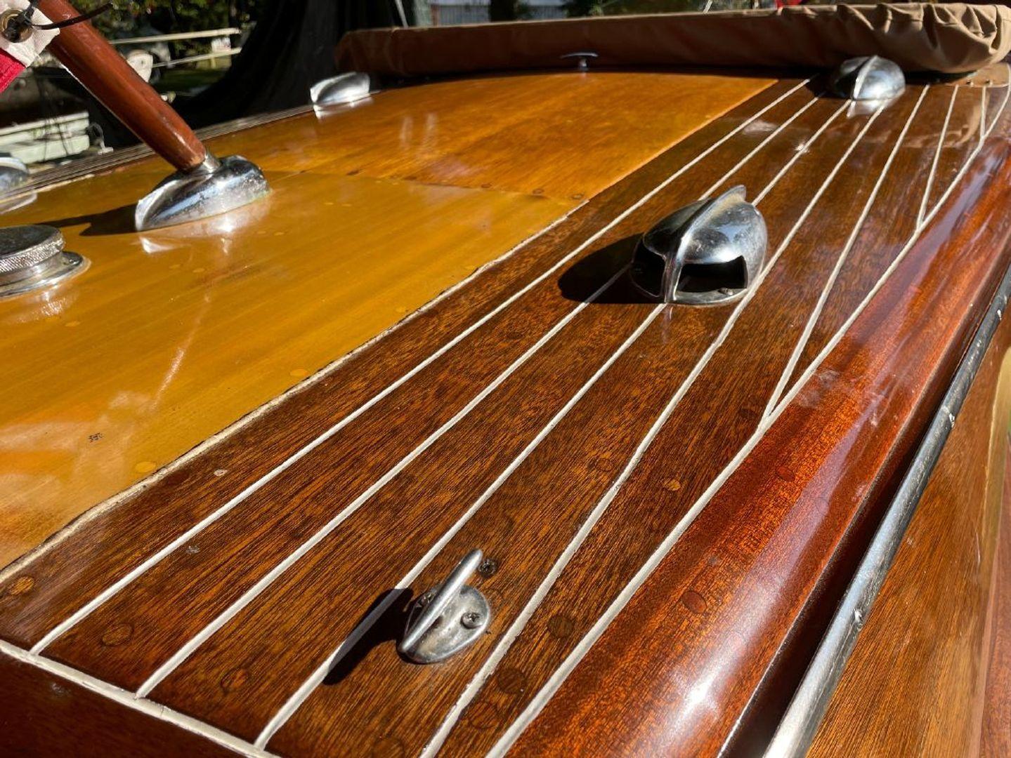 Chris-Craft Riviera 16'