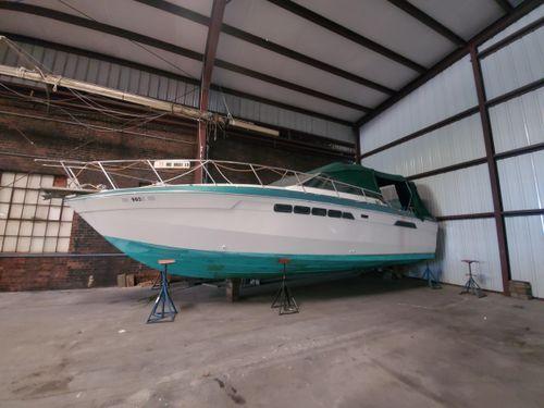 Chris-Craft 336 Commander 33'